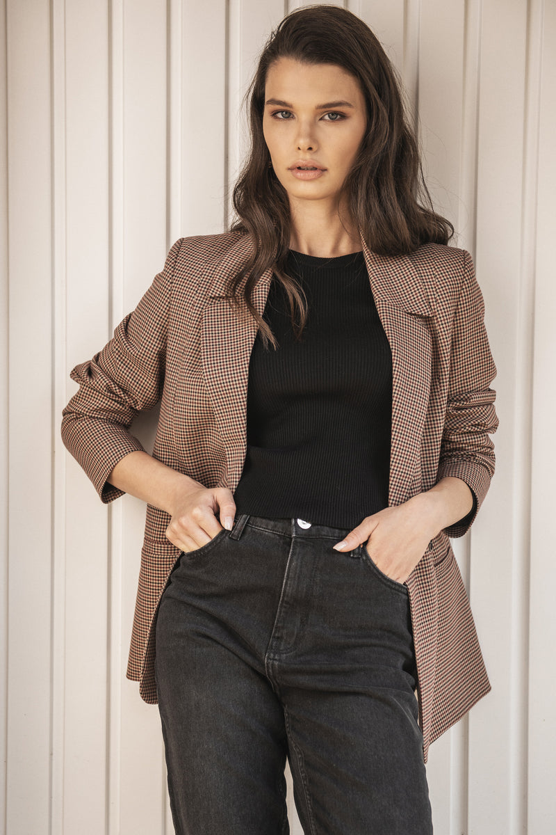 ТЕНДЕНЦИЯ, КОЯТО ТРЯБВА ДА БЪДЕ В ГАРДЕРОБА ВИ – VERYCHI